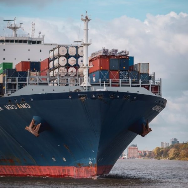 American Multinational Management Corp - Transporte y suministro marítimo